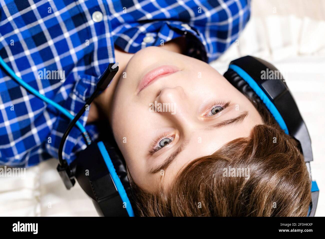 Portrait of a boy that is listening to music Stock Photo - Alamy