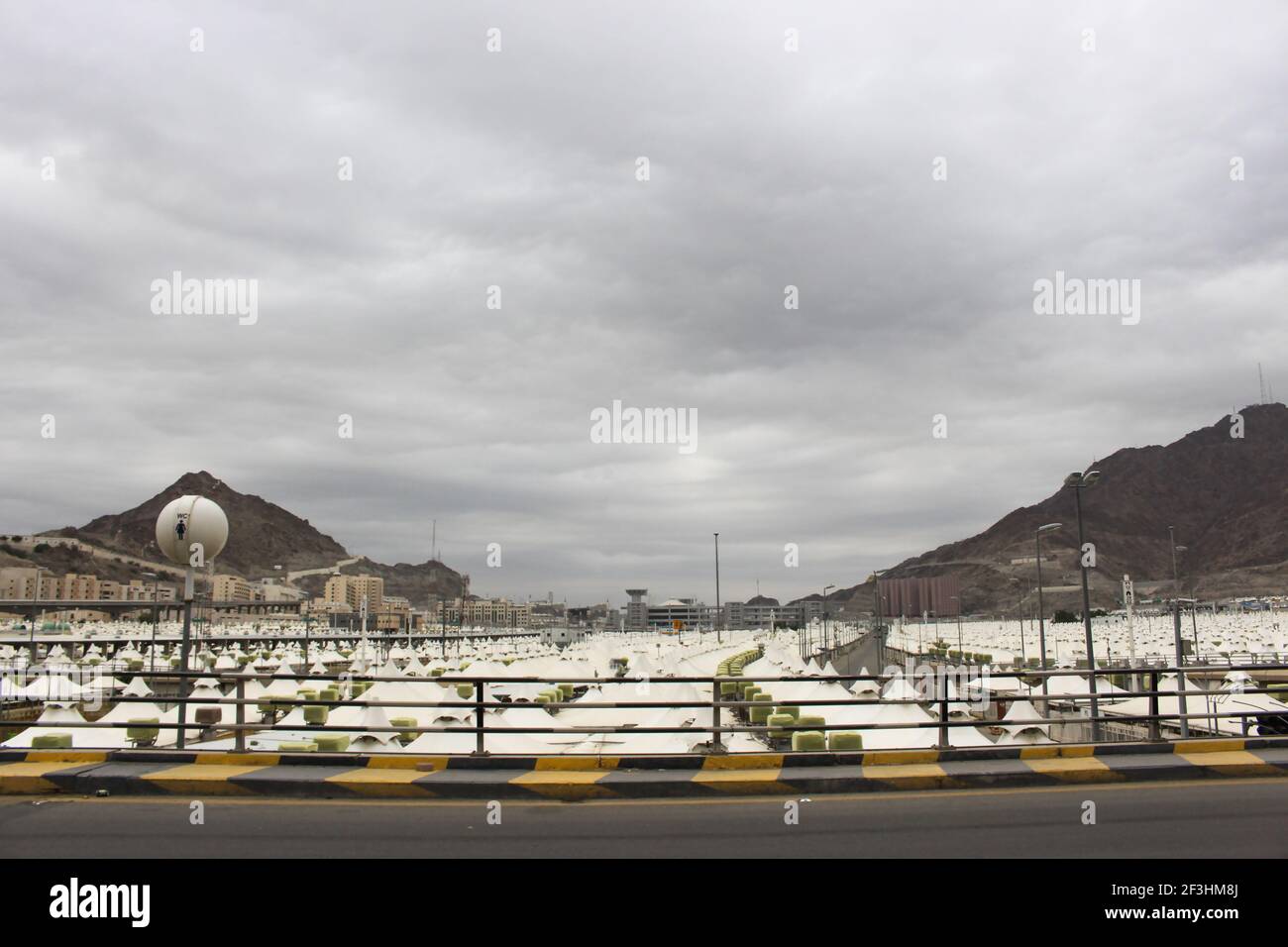 Tent city of mina, makkah, saudi arabia Stock Photo - Alamy