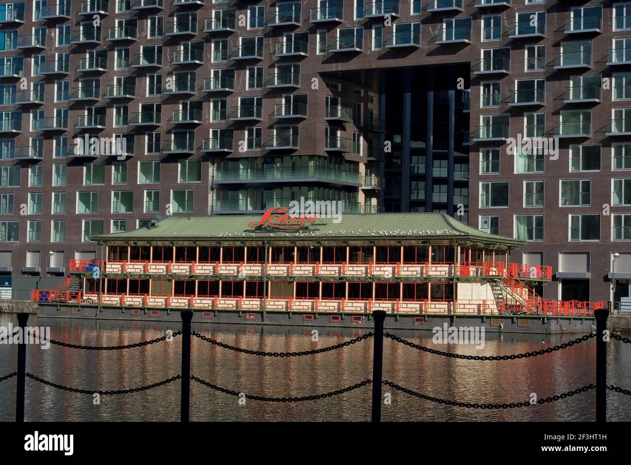The Lotus Chinese Floating Restaurant, Limeharbour, Inner Millwall Dock ...
