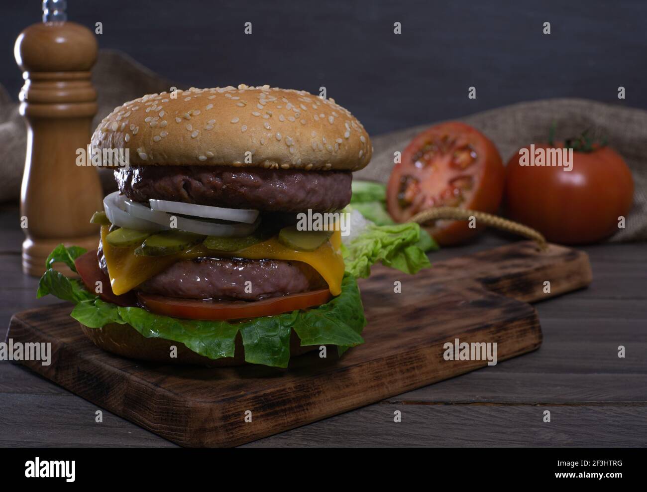 Complete burger with lettuce, cucumber, tomato, onion and cheddar ...