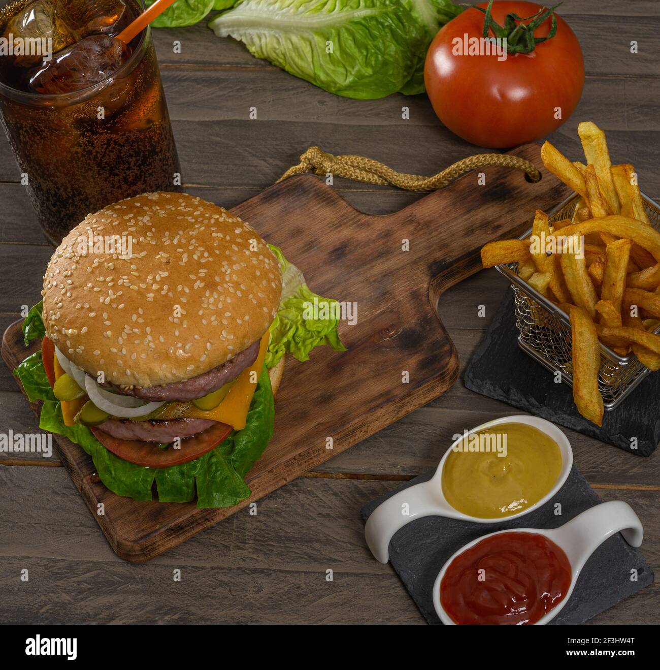 Complete burger with lettuce, cucumber, tomato, onion and cheddar ...