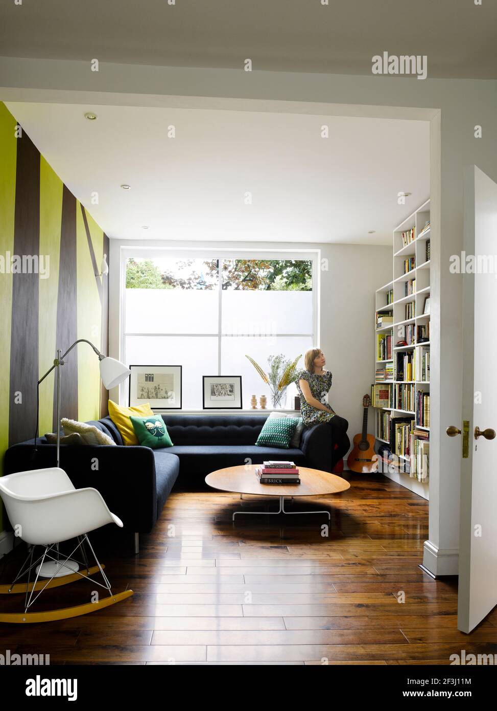 Saskia in Living Room of Islington House by Dominic McKenzie, Architect ...