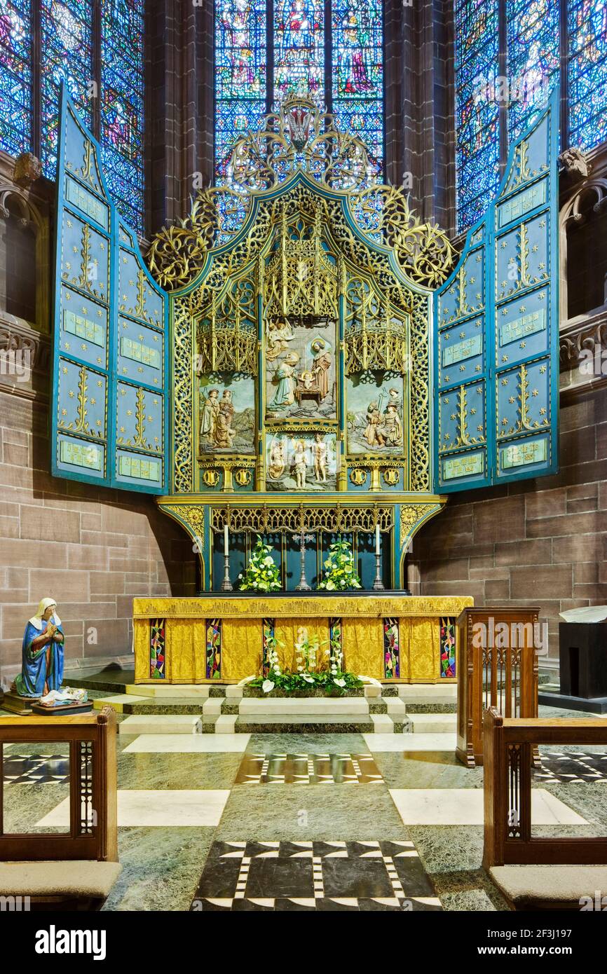 The altar at the Lady Chapel inside Liverpool Cathedral, The Anglican ...