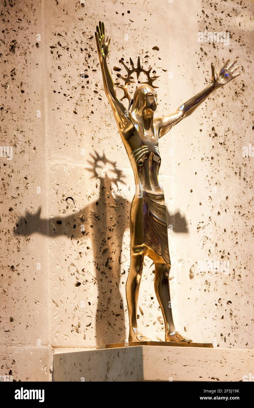 Liverpool metropolitan cathedral sculpture hi-res stock photography and ...