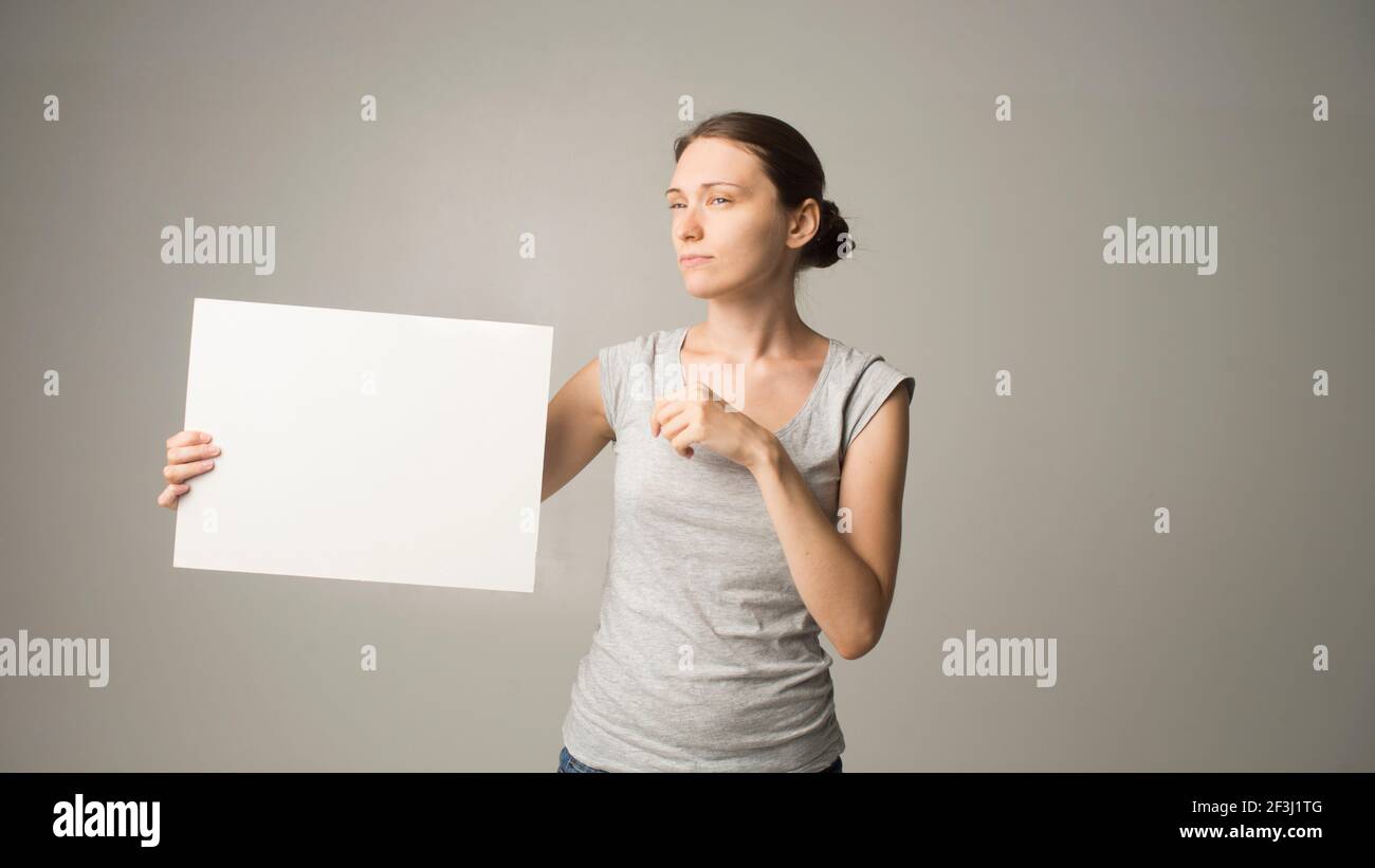 woman holding a sheet of paper in her hand Stock Photo - Alamy