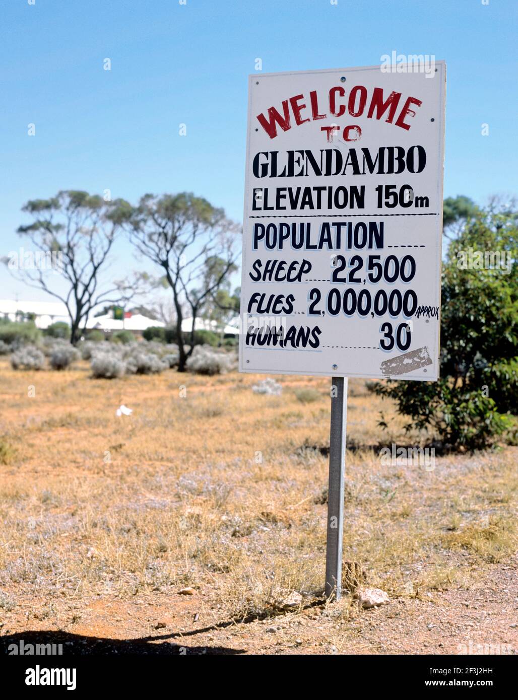 Australia, South Australia ; "2 million flies" sign at Glendambo ...