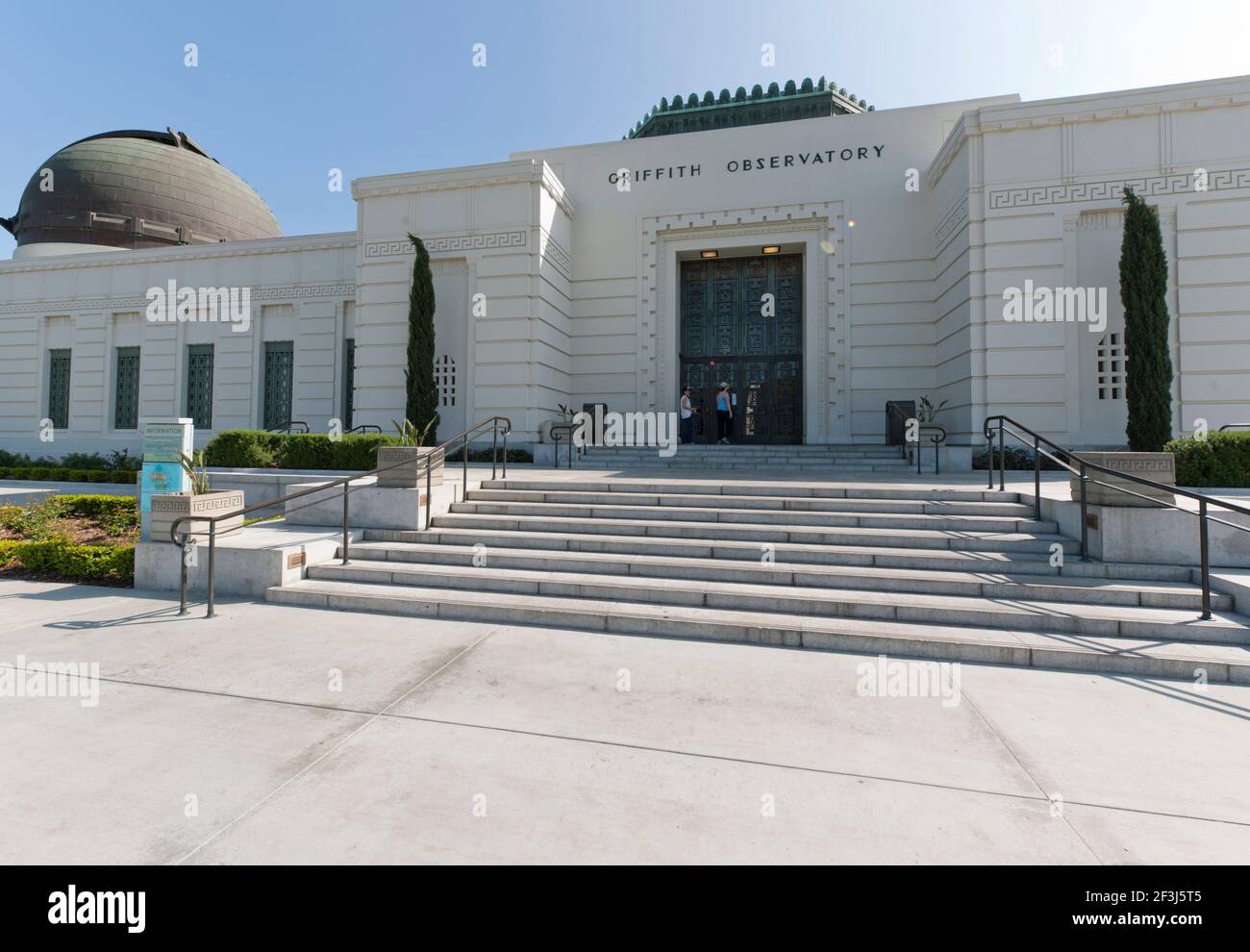 View of the main entrance to the Griffith Observatory, Los Angles ...