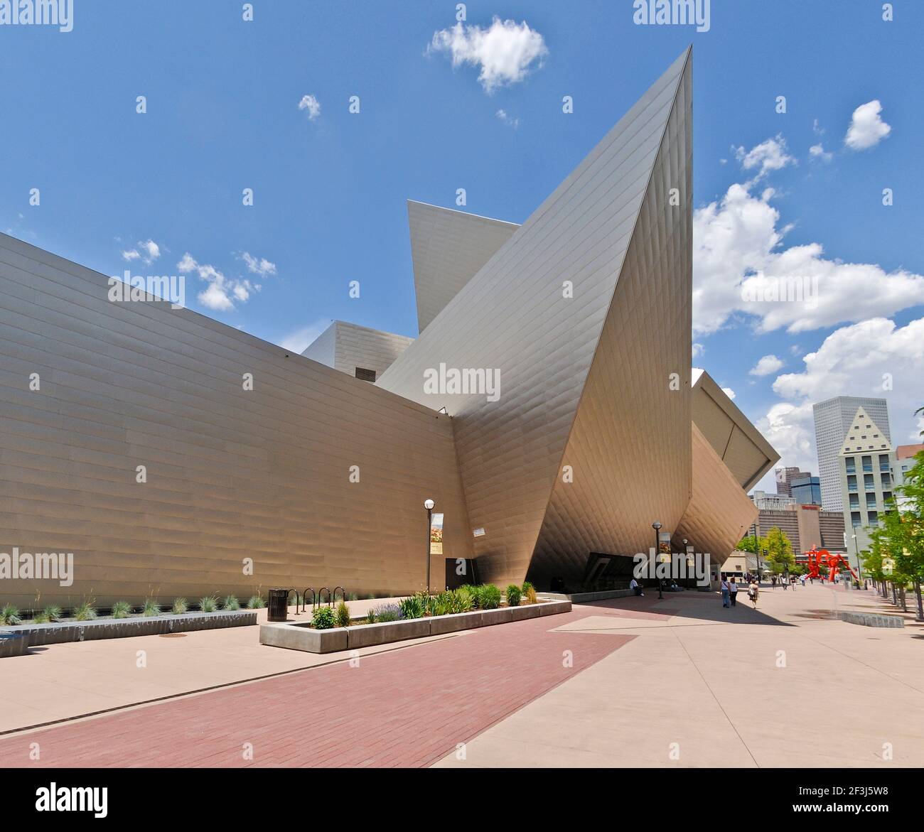 Titanium clad building hi-res stock photography and images - Alamy