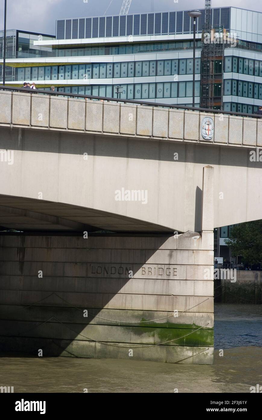 London bridge crossing hi-res stock photography and images - Alamy