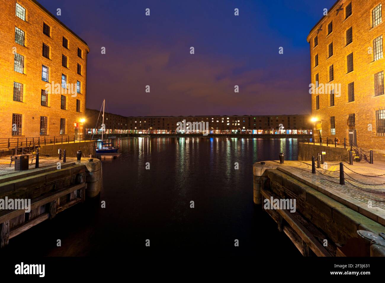 Night view of Albert Dock basin, Liverpool, with lights reflected in ...