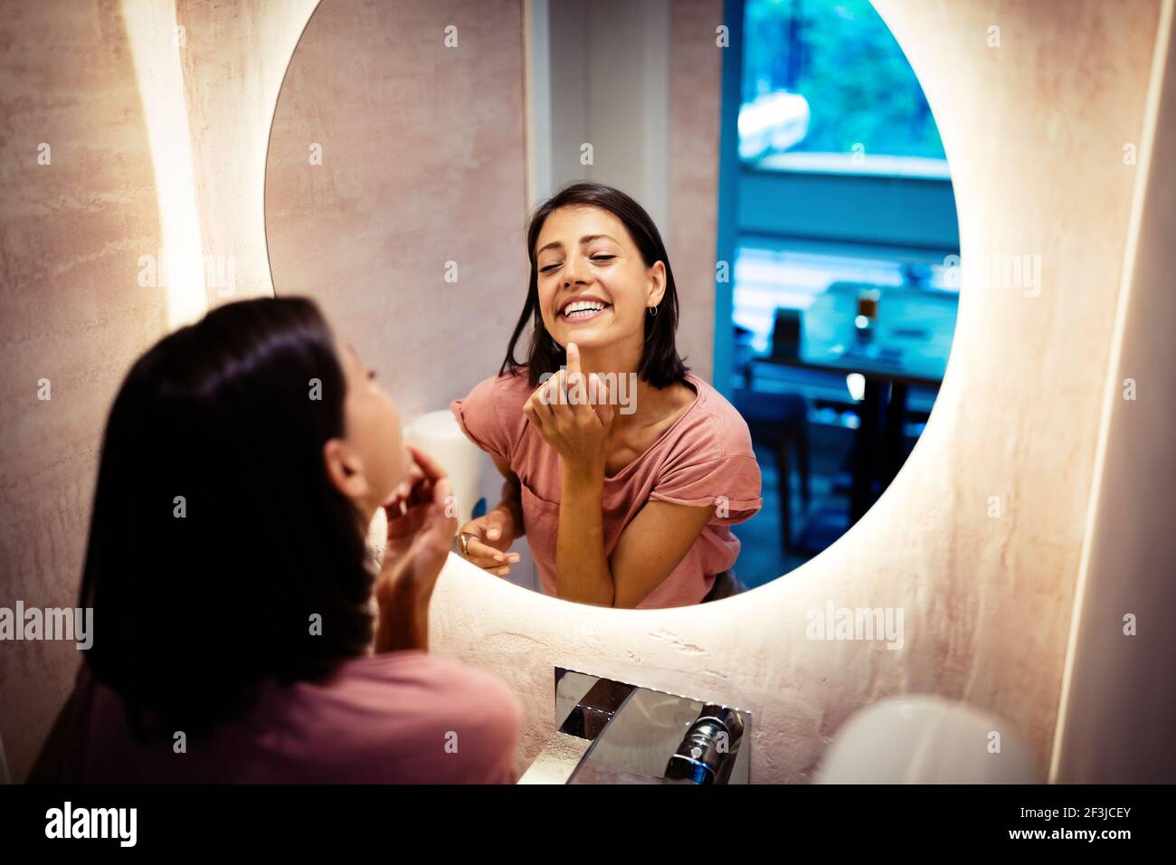 Female body mirror hi-res stock photography and images - Alamy