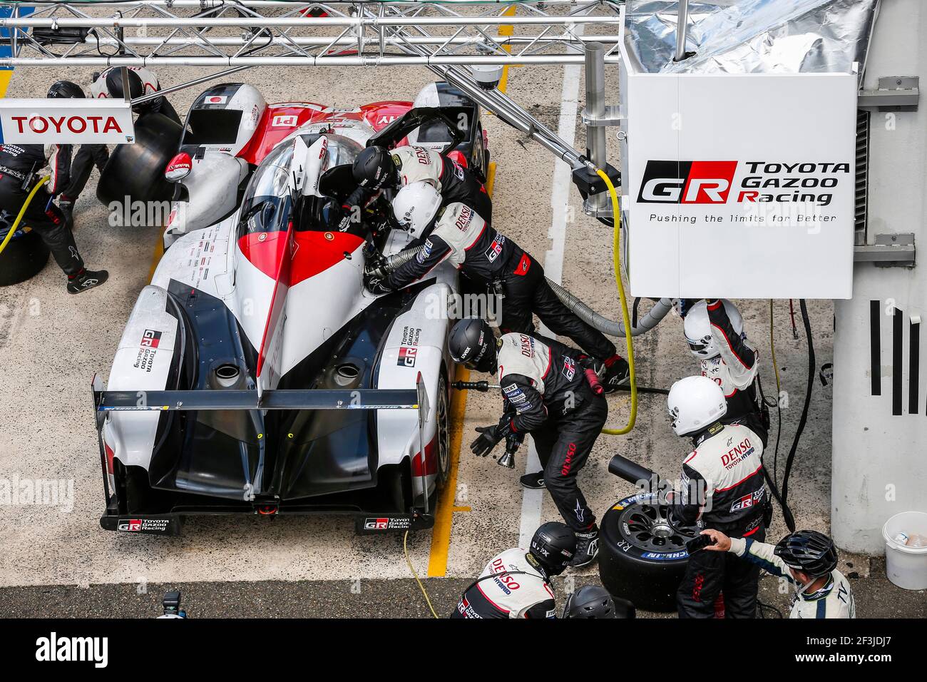 Toyota pit mans hi-res stock photography and images - Alamy