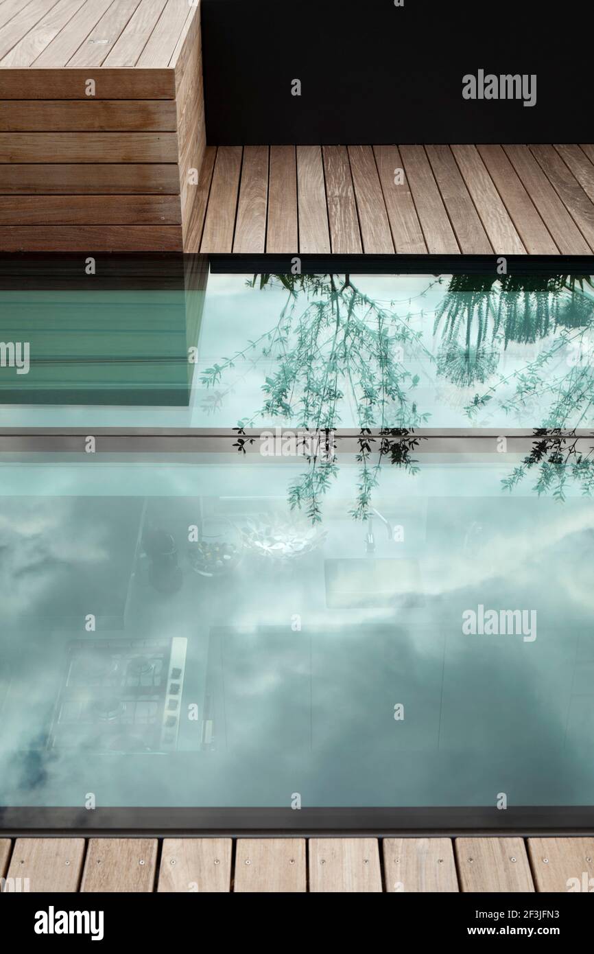 Glass aperture hi-res stock photography and images - Alamy