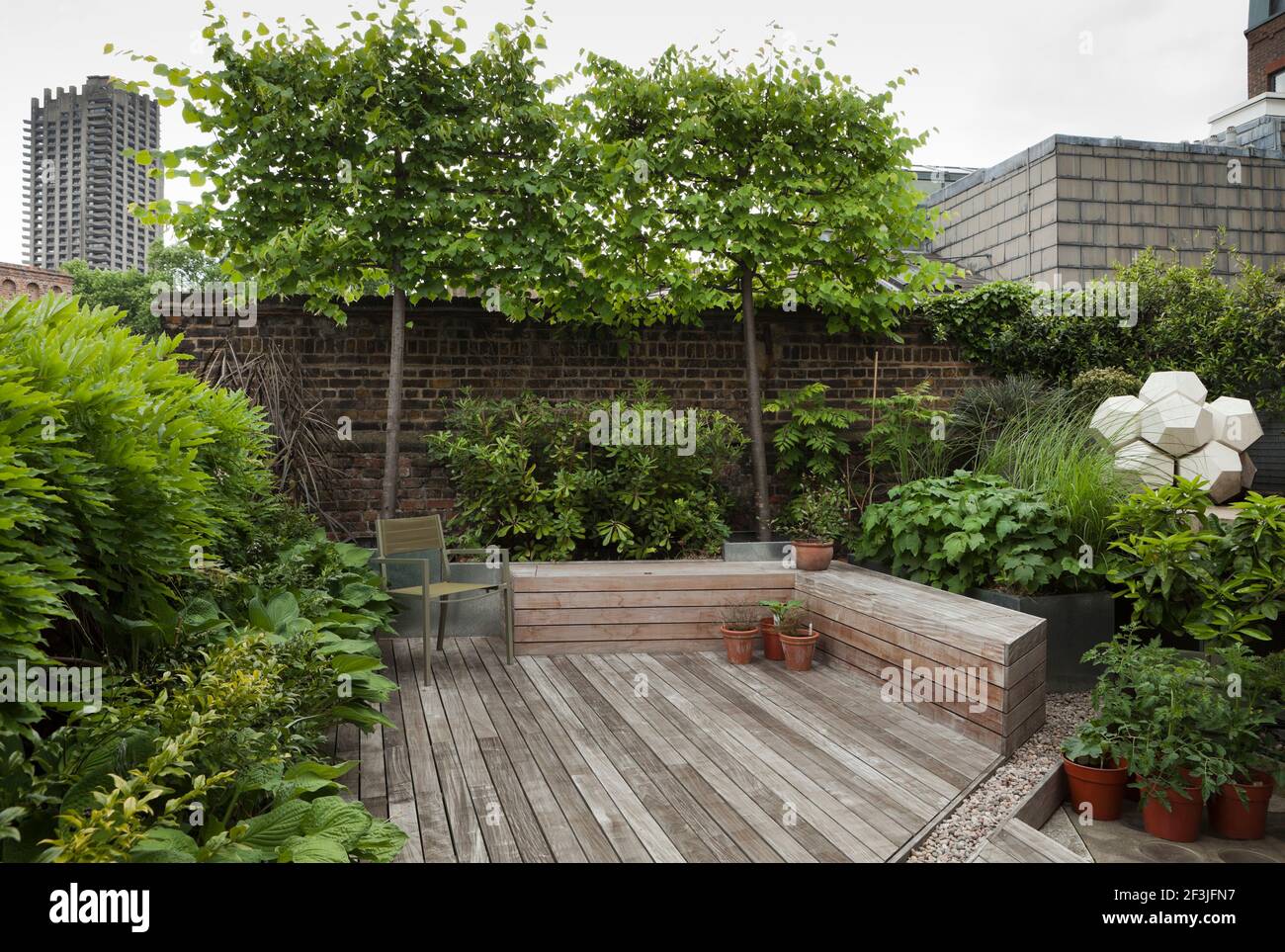 The L-shaped terrace garden at Alan and Christine Jackson's apartment ...