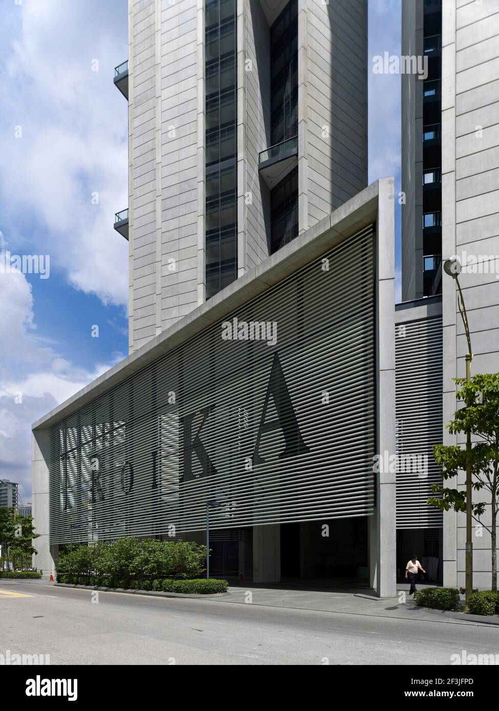 Ground level signage hi-res stock photography and images - Alamy