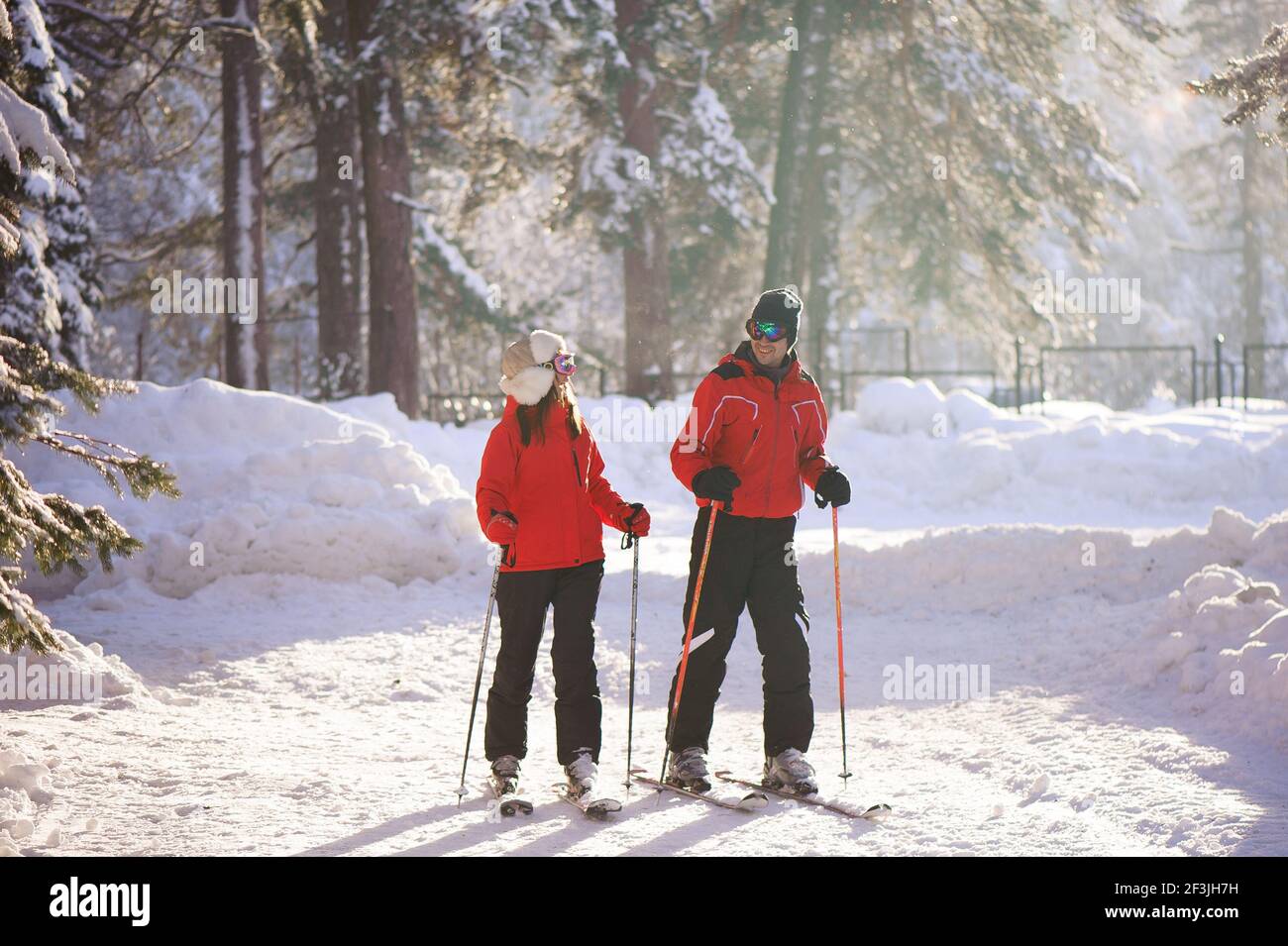 Pretty young woman skiing hi-res stock photography and images - Alamy