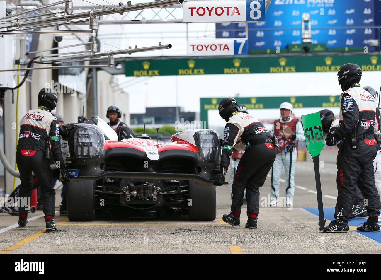 Toyota pit mans hi-res stock photography and images - Alamy