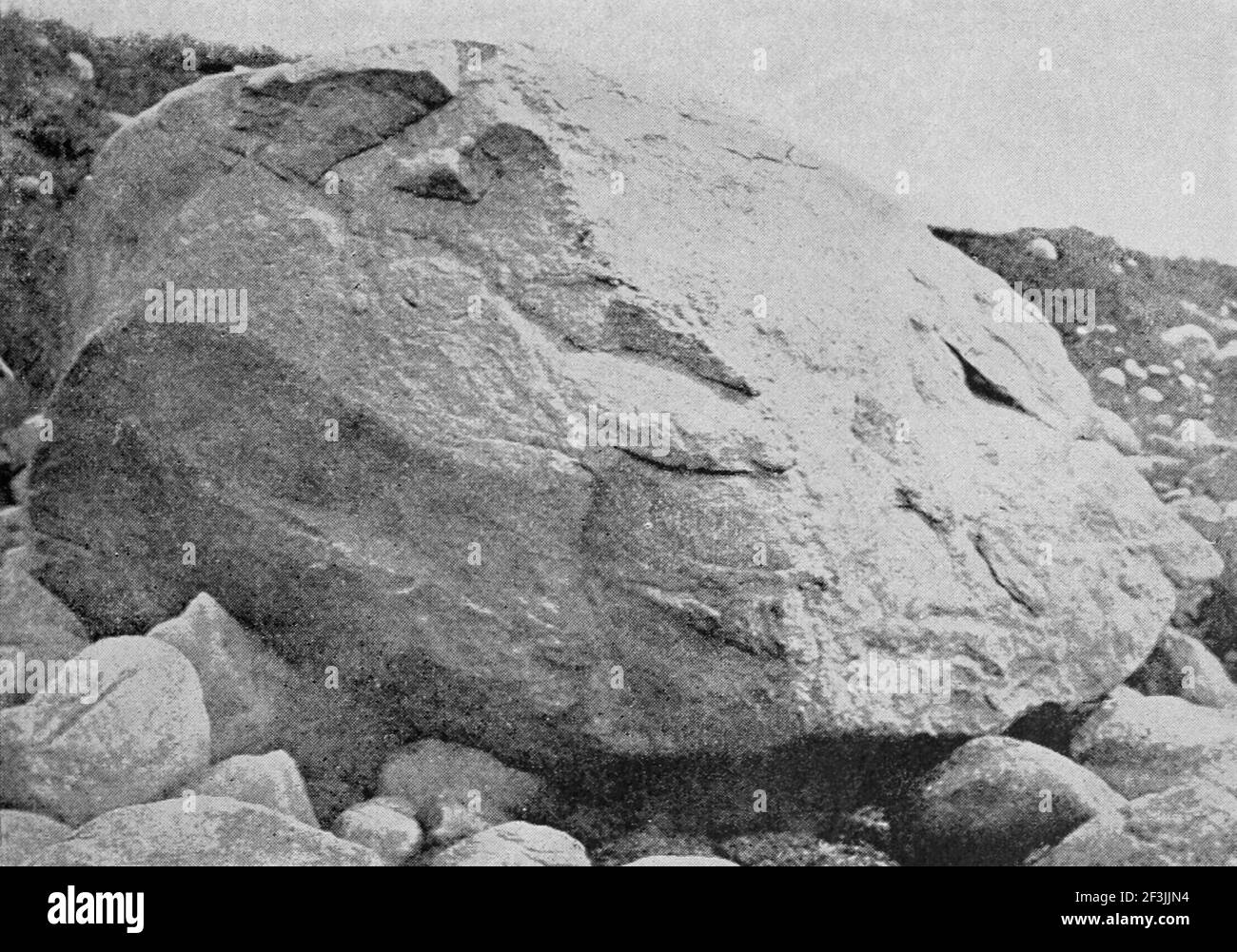 Fisher island sound rock forming natural breakwater Stock Photo - Alamy