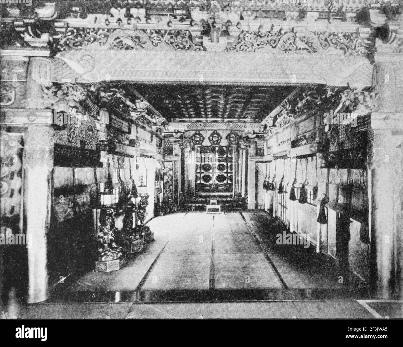 Shrine of tokugawa shoguns at shiba tokyo Stock Photo - Alamy