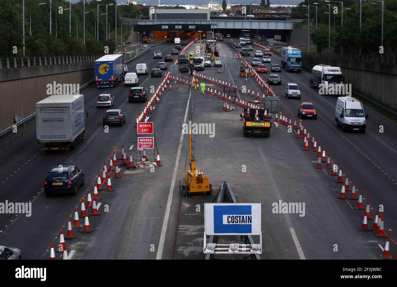 Motorway maintanence, road works on the M25 motorway, junction 25. pic ...