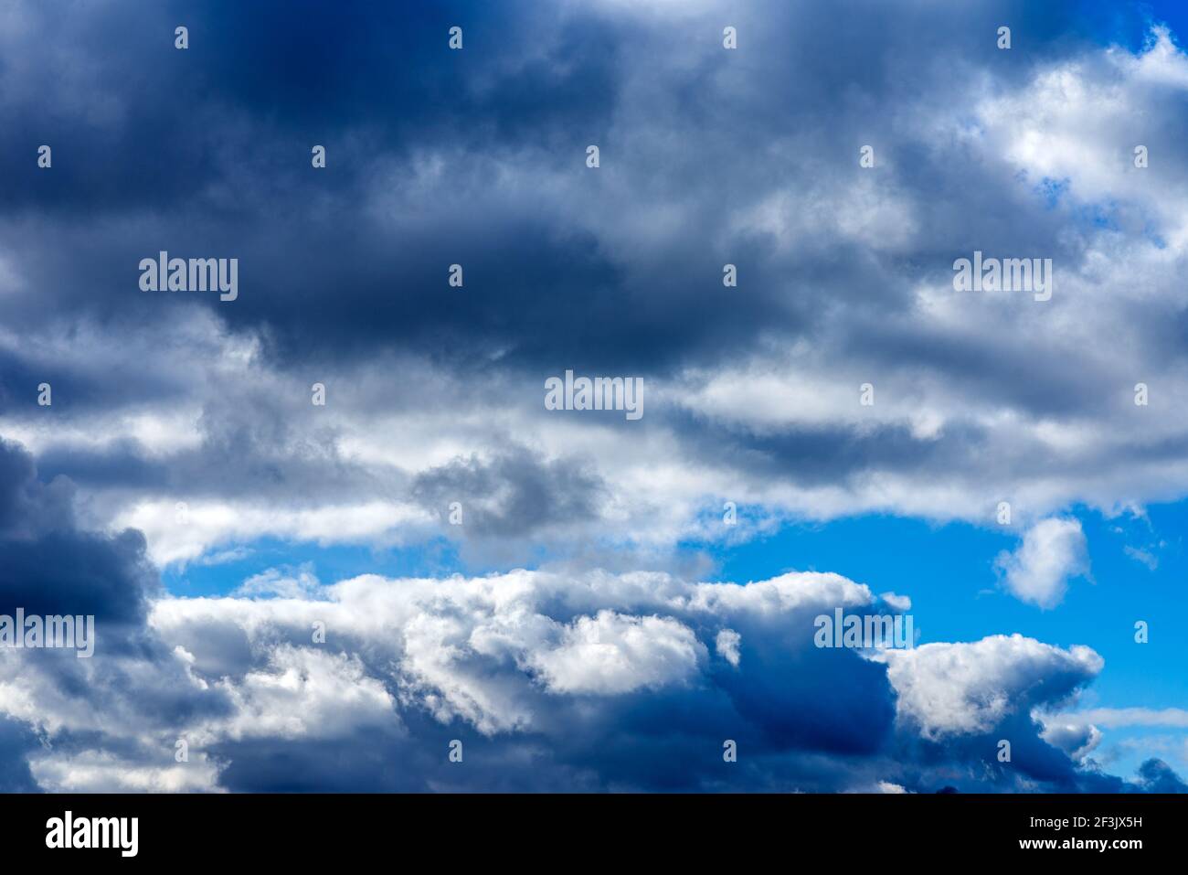 Dramatic blue sky with white cloud and clouds background Stock Photo ...