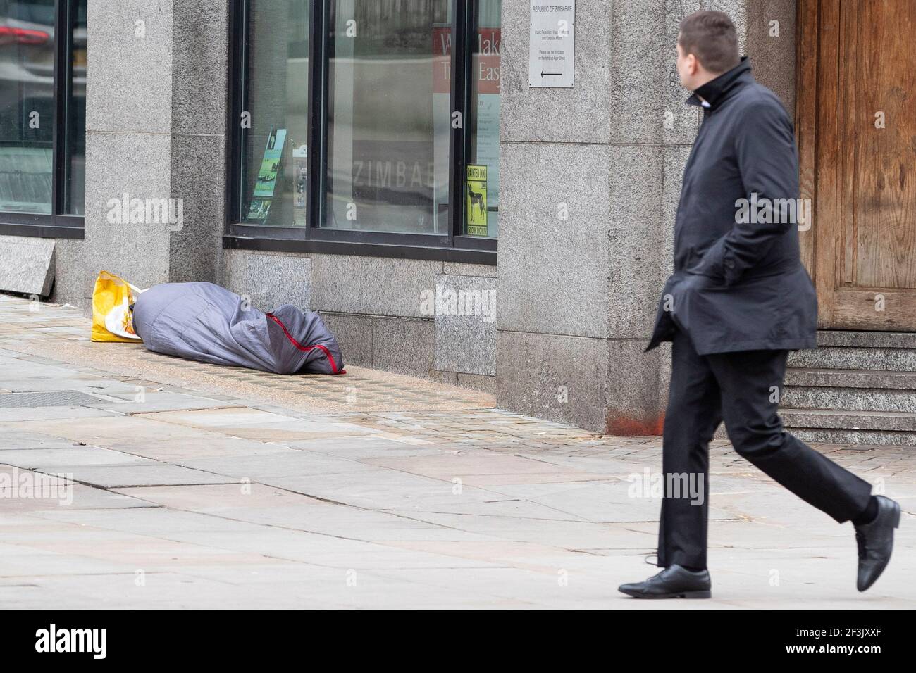 Homeless man london hi-res stock photography and images - Alamy