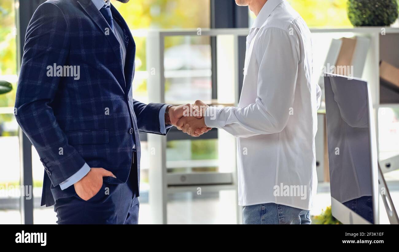 Cropped view businessmen shaking hands hi-res stock photography and ...