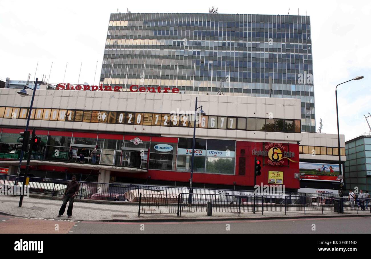 Elephant and Castle in south London pic David Sandison Stock Photo - Alamy