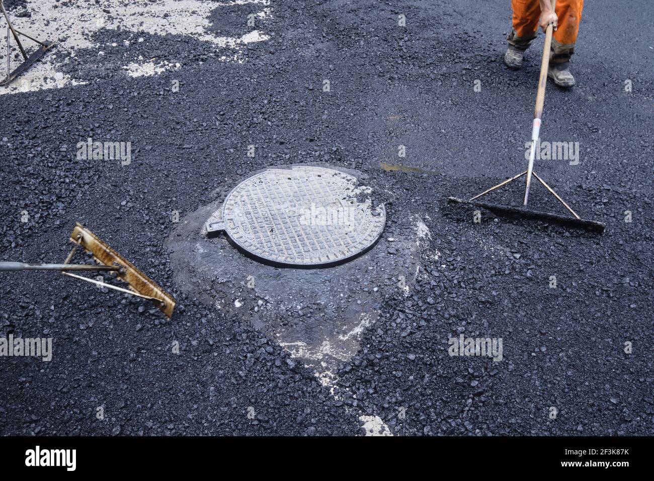 Paving the road with porous asphalt for traffic noise reduction in ...