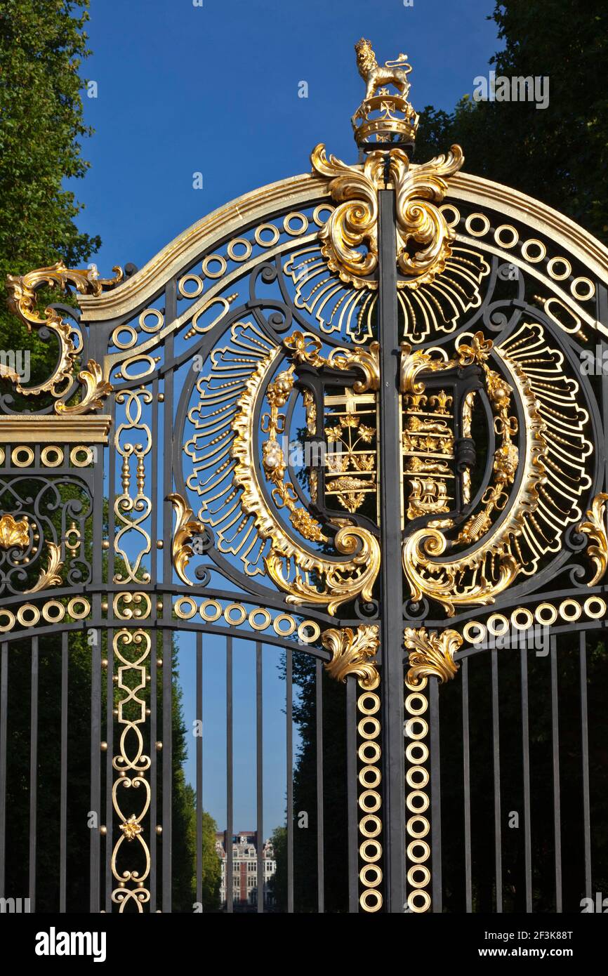 The ornate Canada Gates entrance to Green Park, Buckingham Palace ...