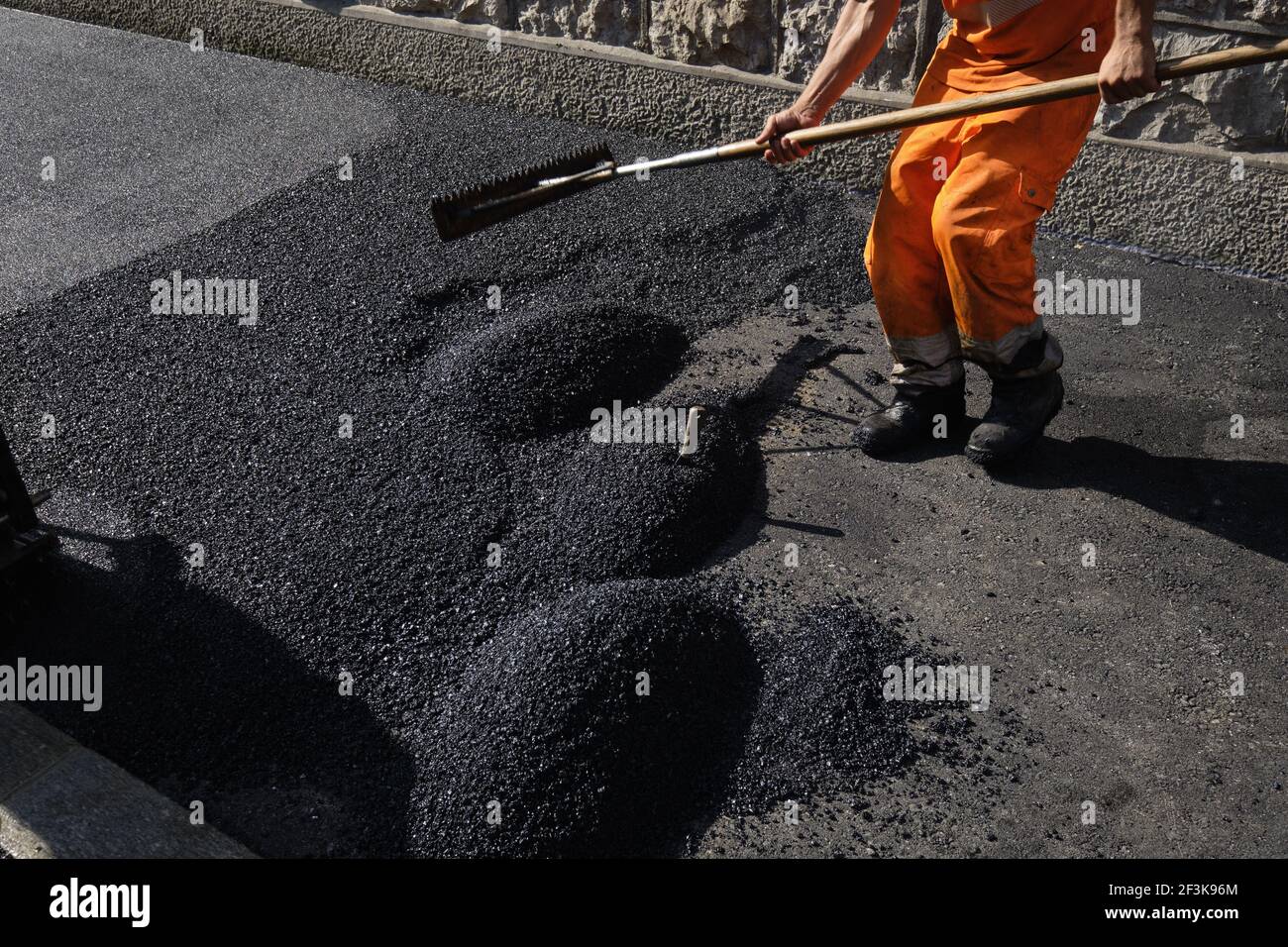 Paving the road with porous asphalt for traffic noise reduction in ...