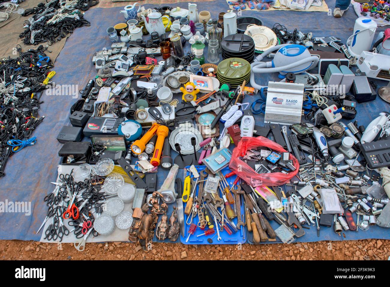 Garage sale items hi-res stock photography and images - Alamy