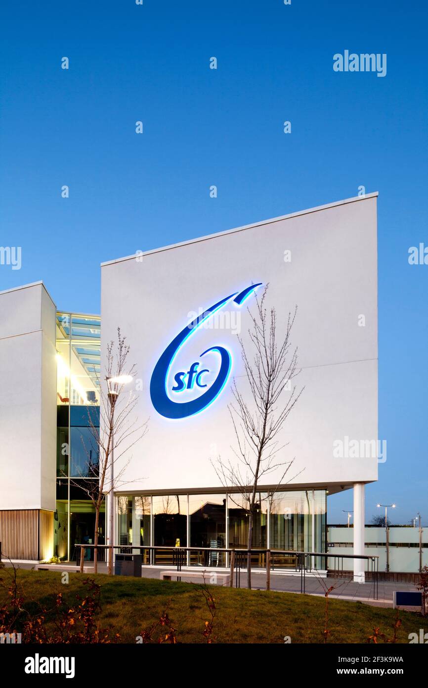 Dusk View - Stoke on Trent College - 6th Form Centre Stock Photo - Alamy