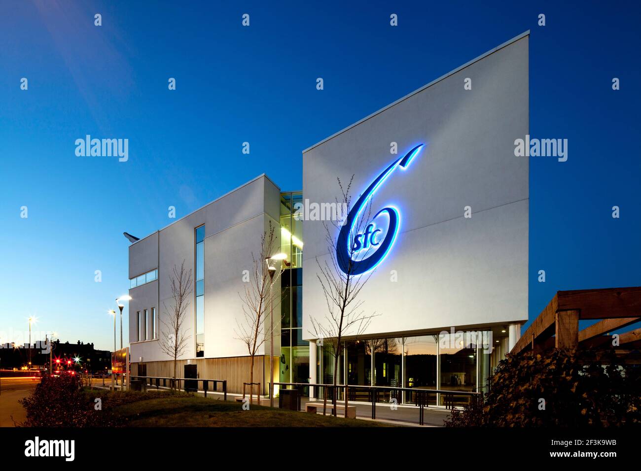 Dusk View - Stoke on Trent College - 6th Form Centre Stock Photo - Alamy