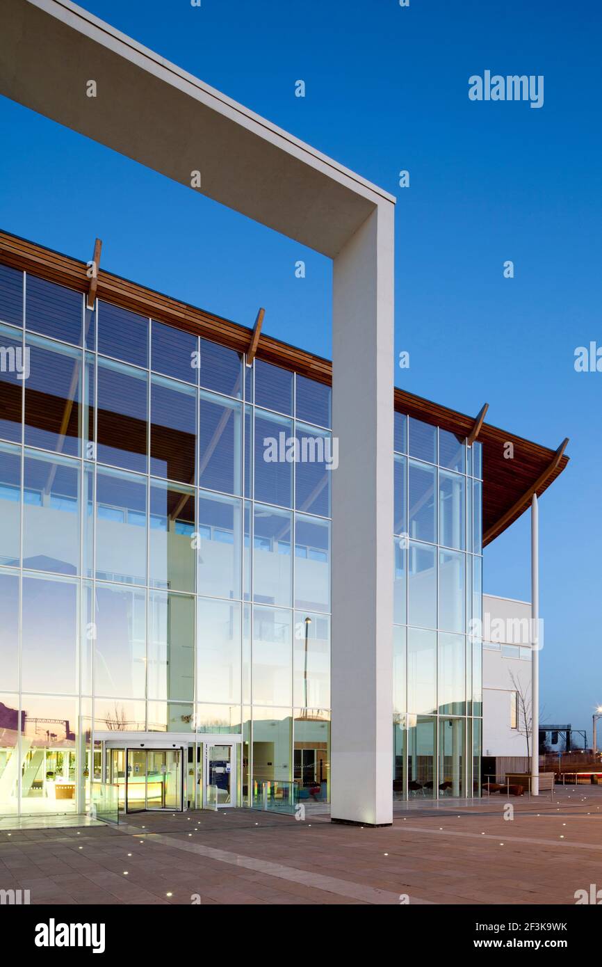 Dusk View - Stoke on Trent College - 6th Form Centre Stock Photo - Alamy