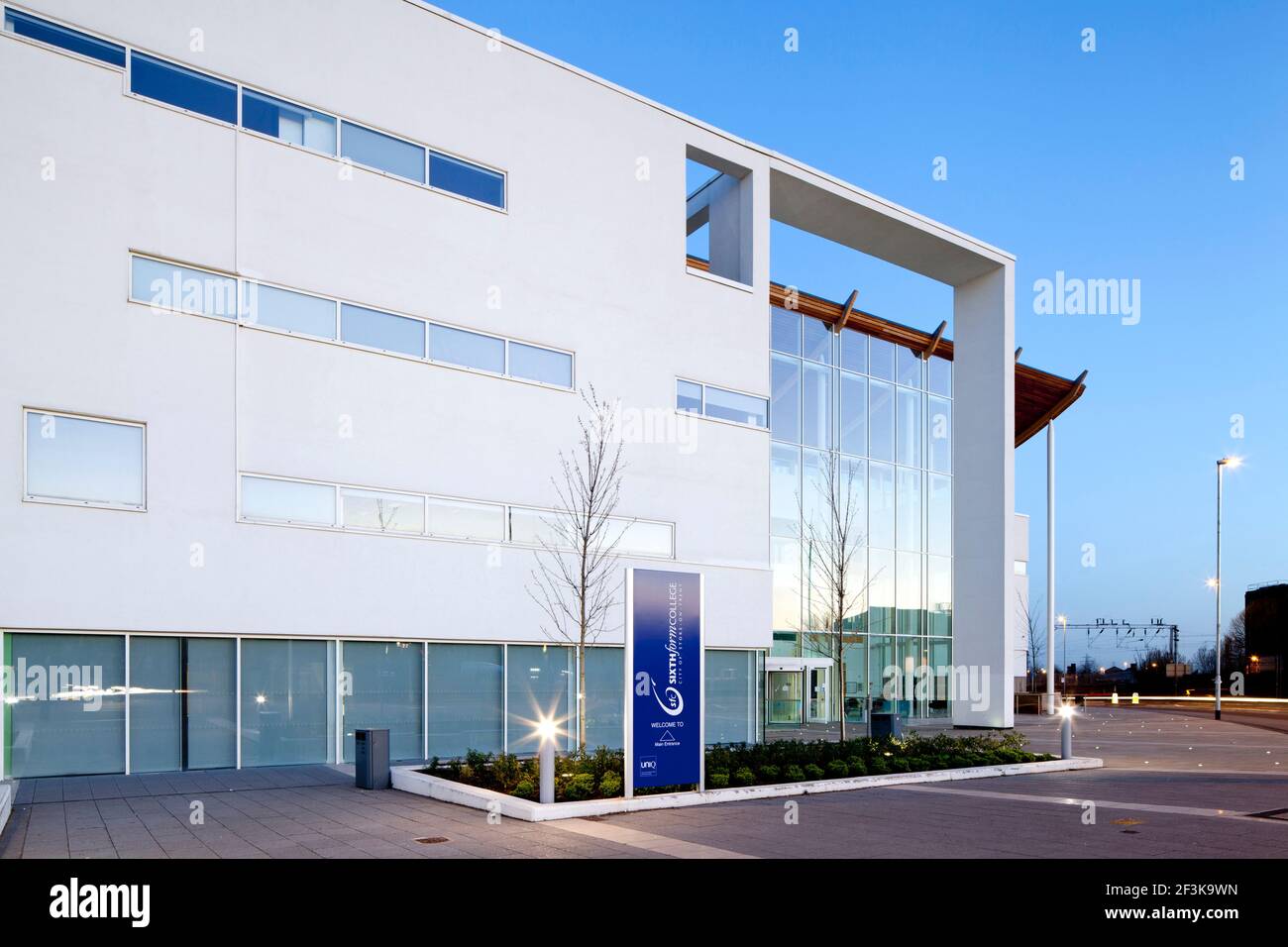 Dusk View - Stoke on Trent College - 6th Form Centre Stock Photo - Alamy