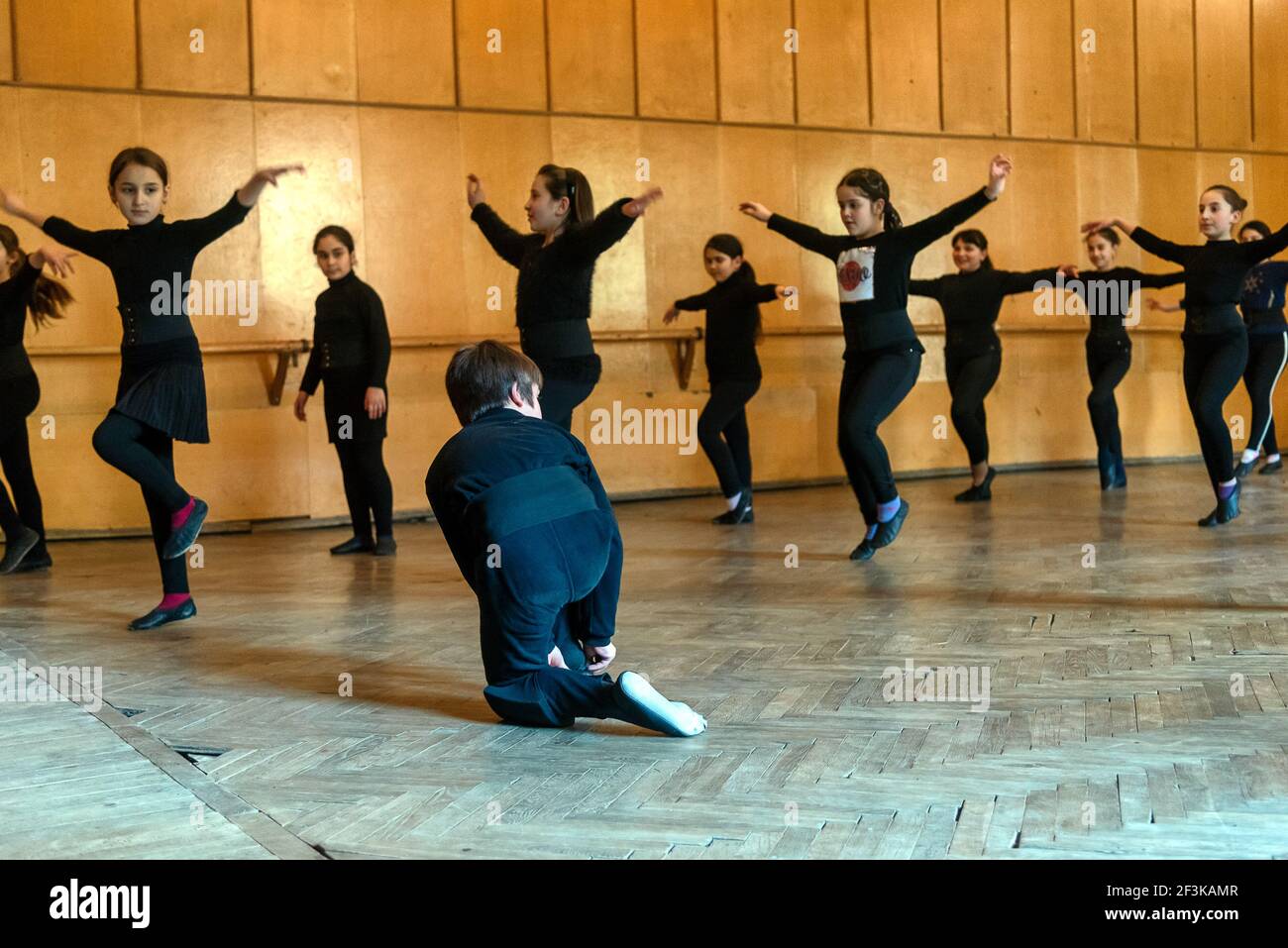 Dancers in traditional costume georgia hi-res stock photography and ...