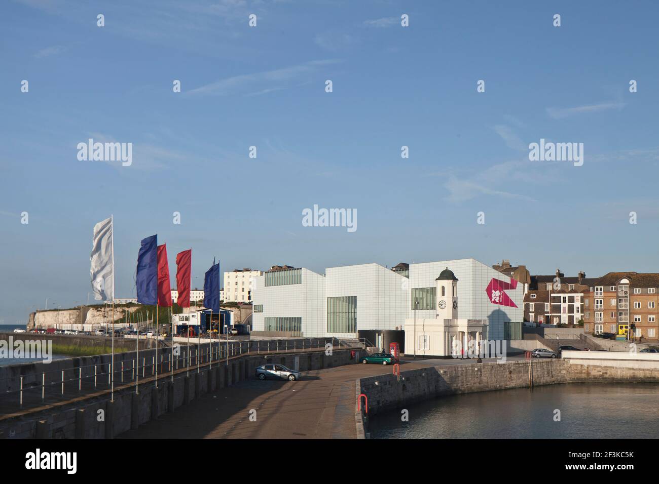 Turner Contemporary Gallery, Margate. Exterior from harbour Stock Photo ...