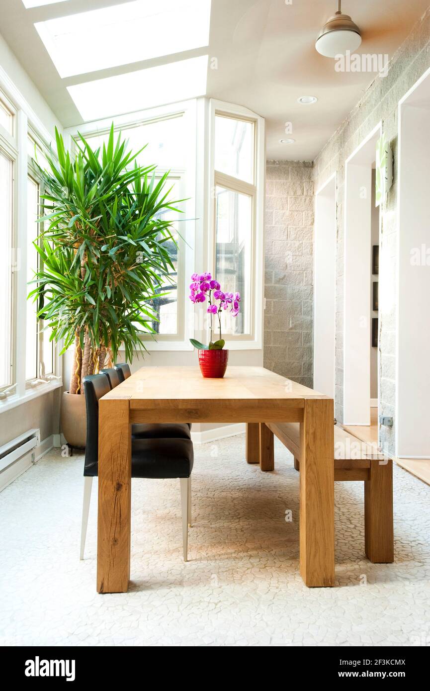 Multi lit windows hi-res stock photography and images - Alamy