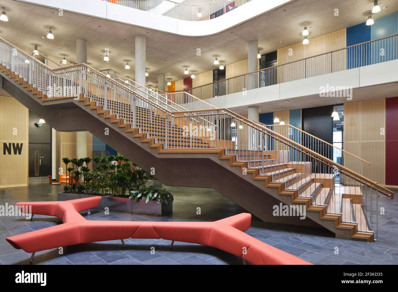 Concrete atrium interior hi-res stock photography and images - Alamy