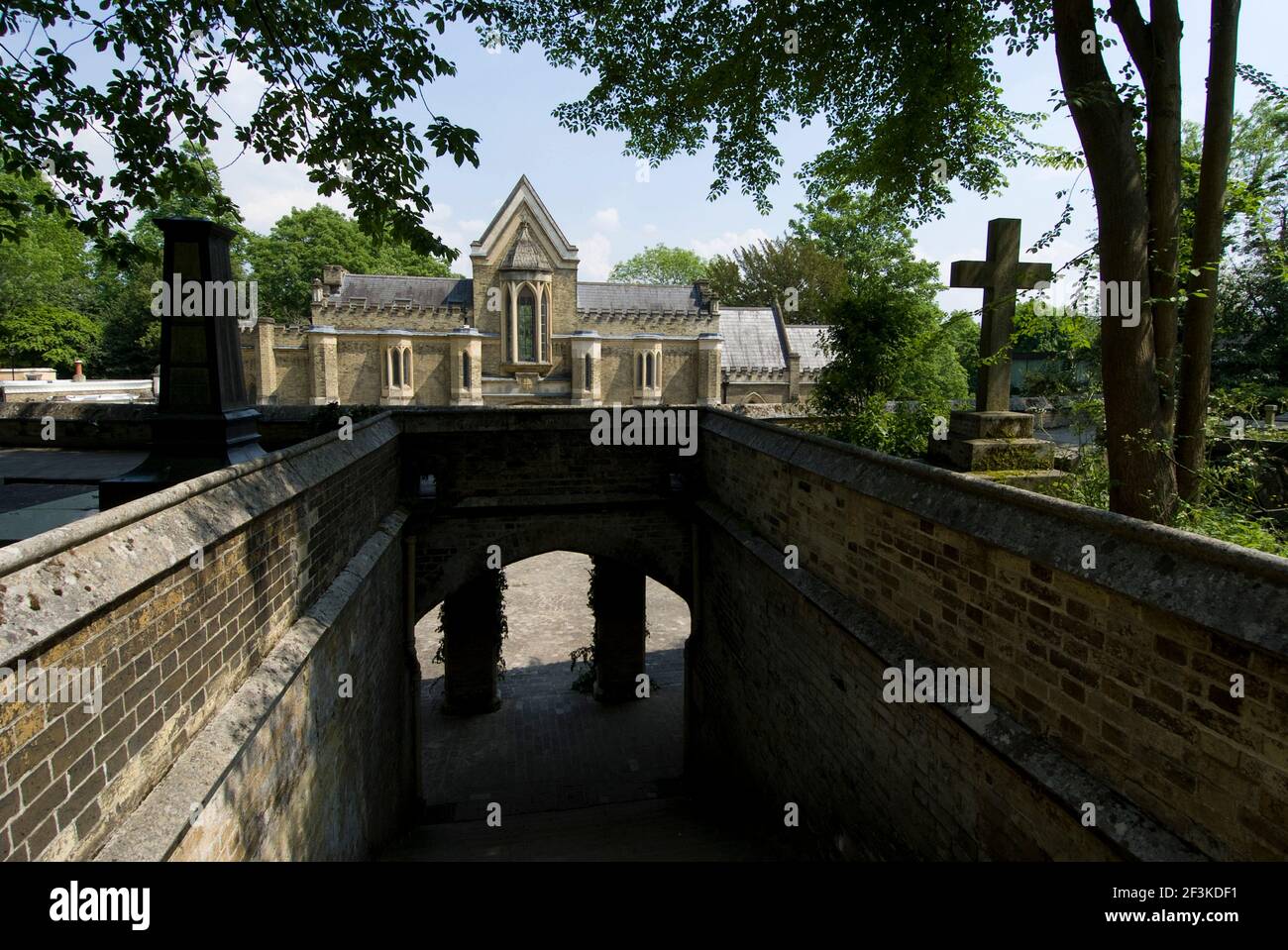 Highgate cemetery west hi-res stock photography and images - Alamy