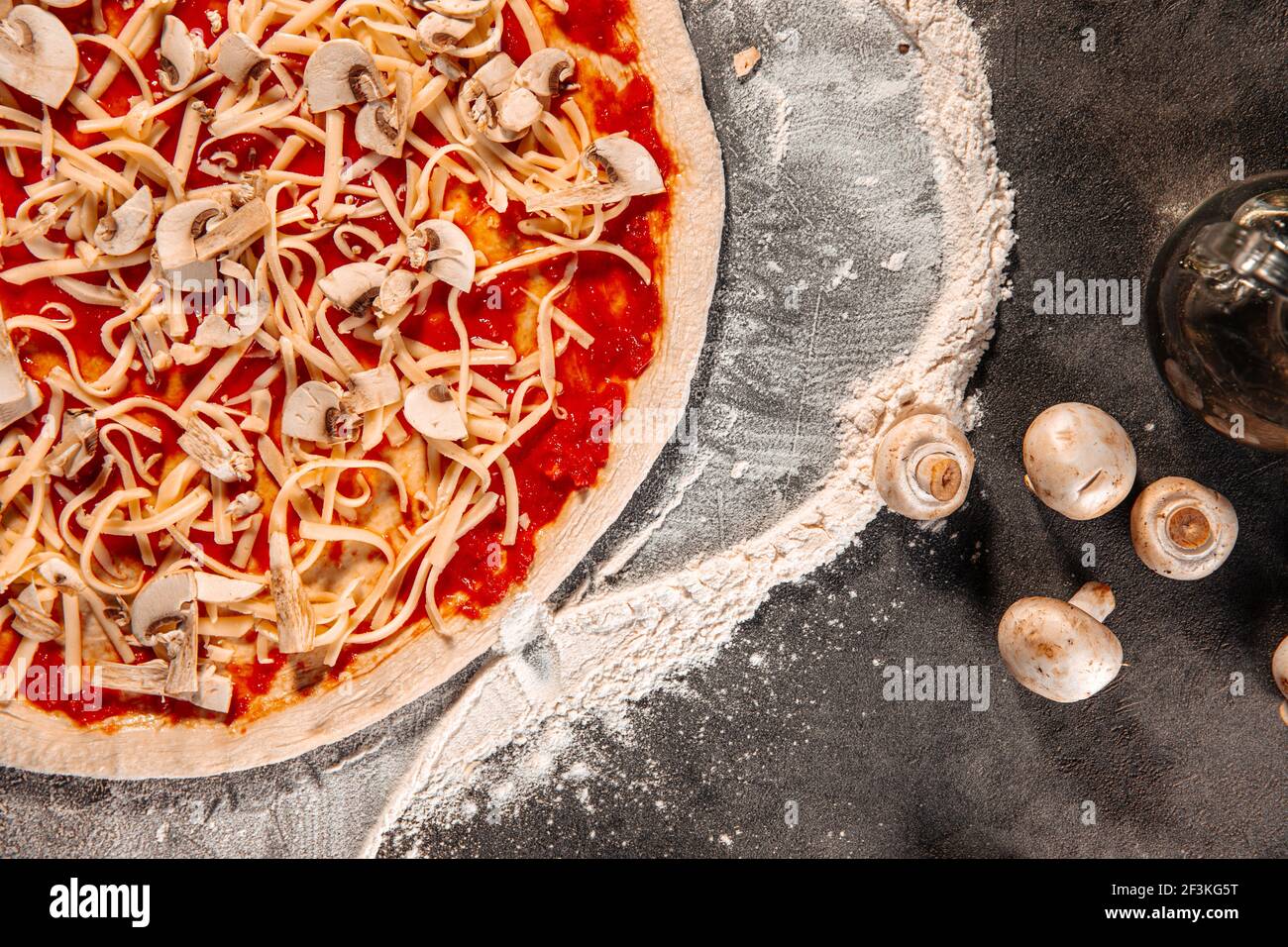 Finished pizza hi-res stock photography and images - Alamy
