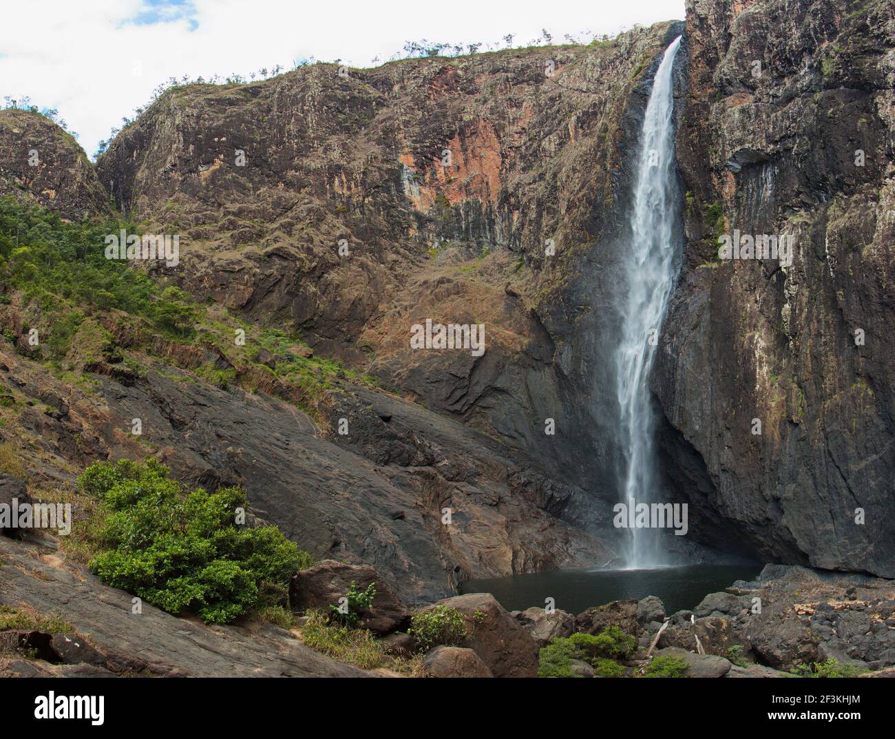 Wallaman Falls in Girringun National Park, the highest waterfall in ...