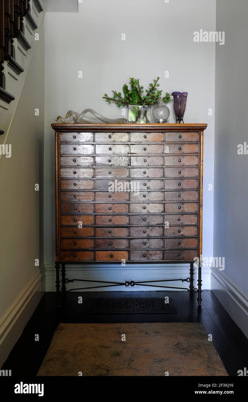 entry vignette in Jane Dillon-designed contemporary home Stock Photo ...