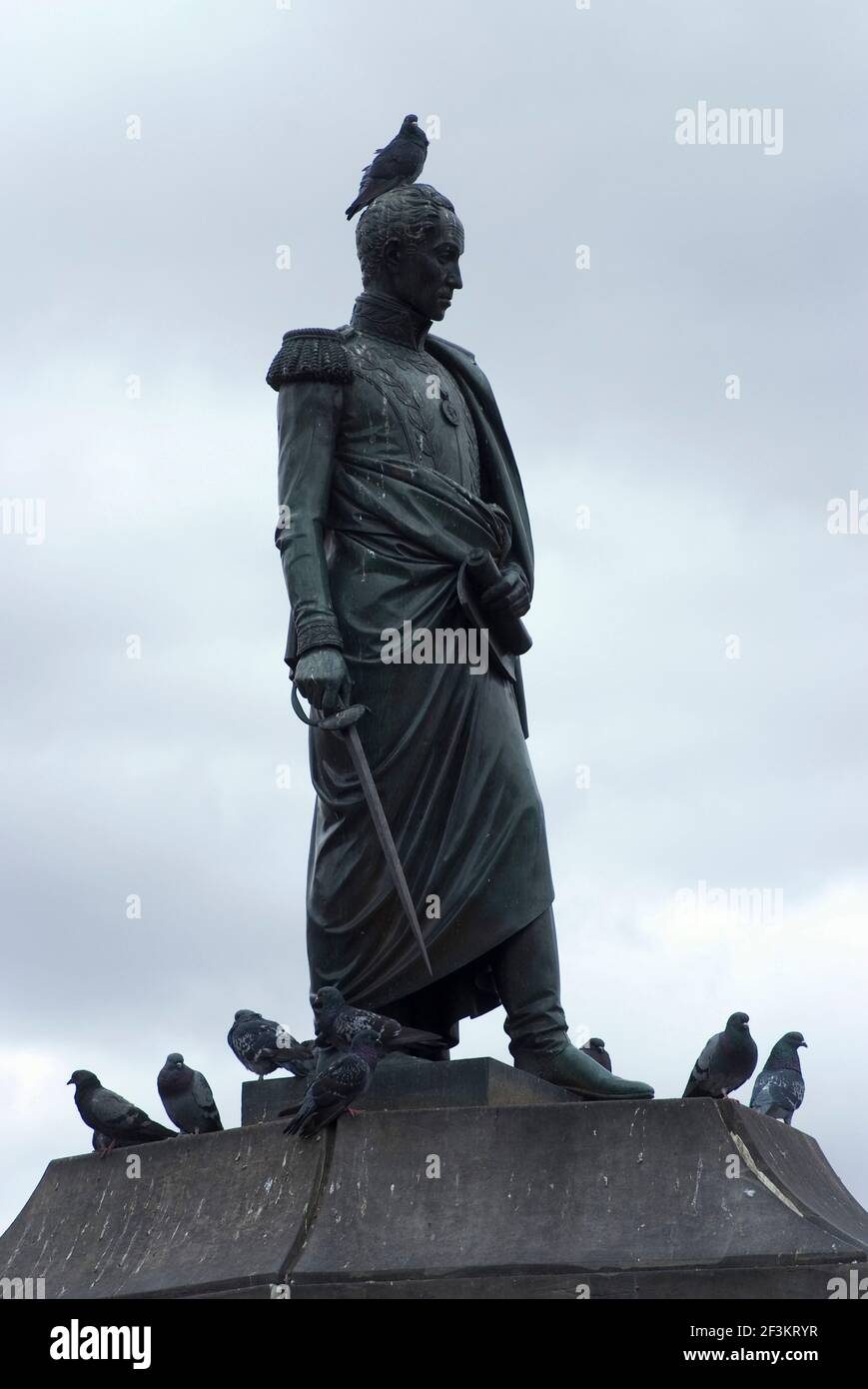 Bogota square statue hi-res stock photography and images - Alamy