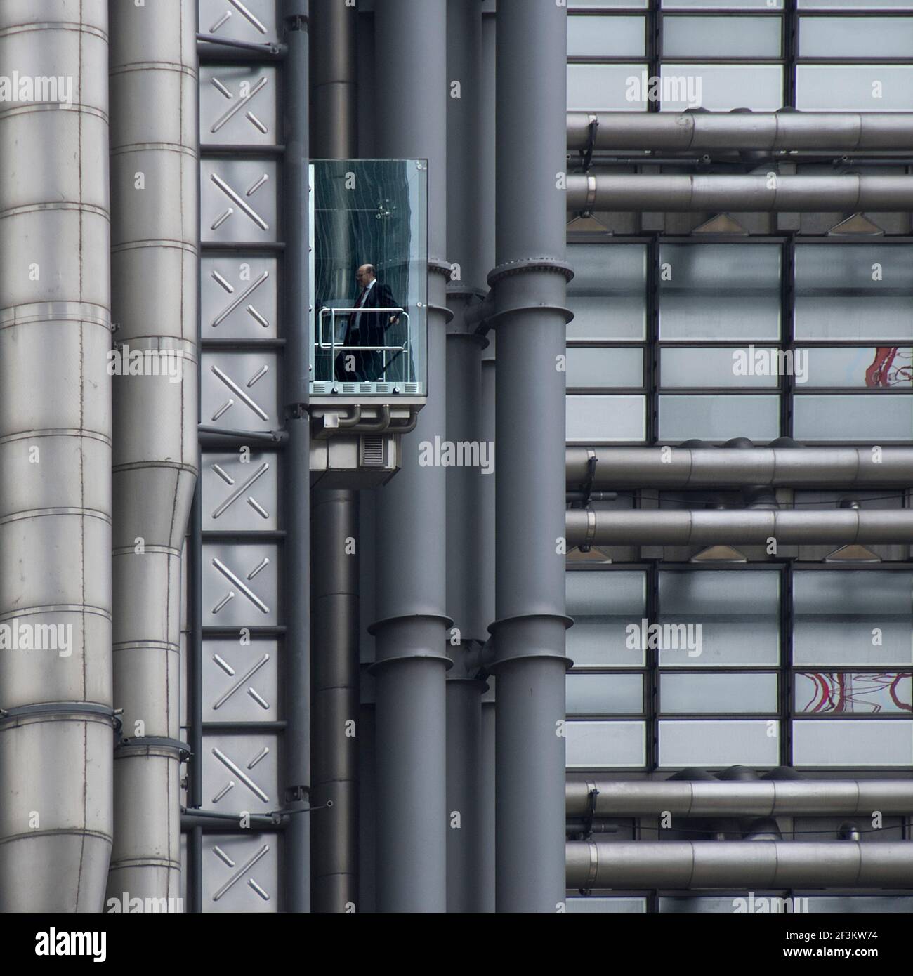 External superstructure hi-res stock photography and images - Alamy