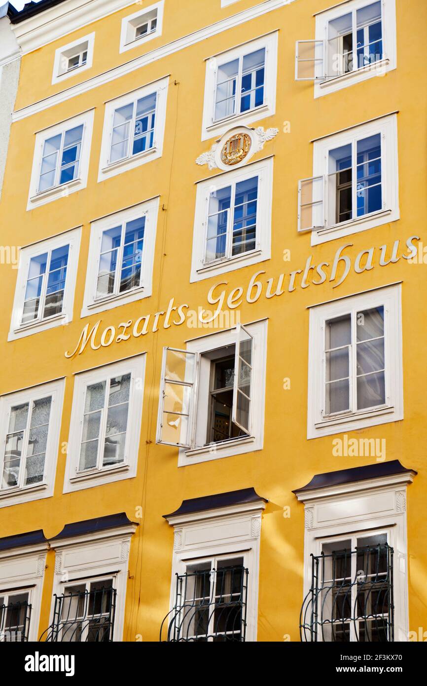 Mozart's Birthplace (Mozart Gerburtshaus), Getreidegasse, Salzburg ...