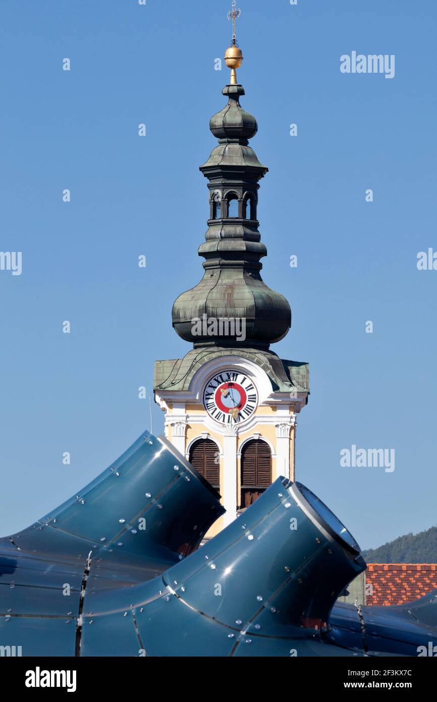 Friendly alien exterior hi-res stock photography and images - Alamy