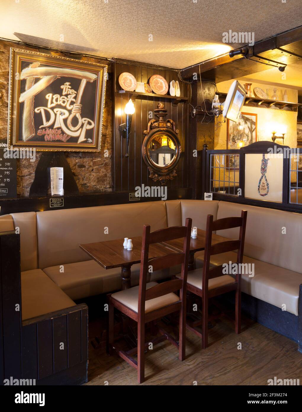 Edinburgh wine bar hi-res stock photography and images - Alamy