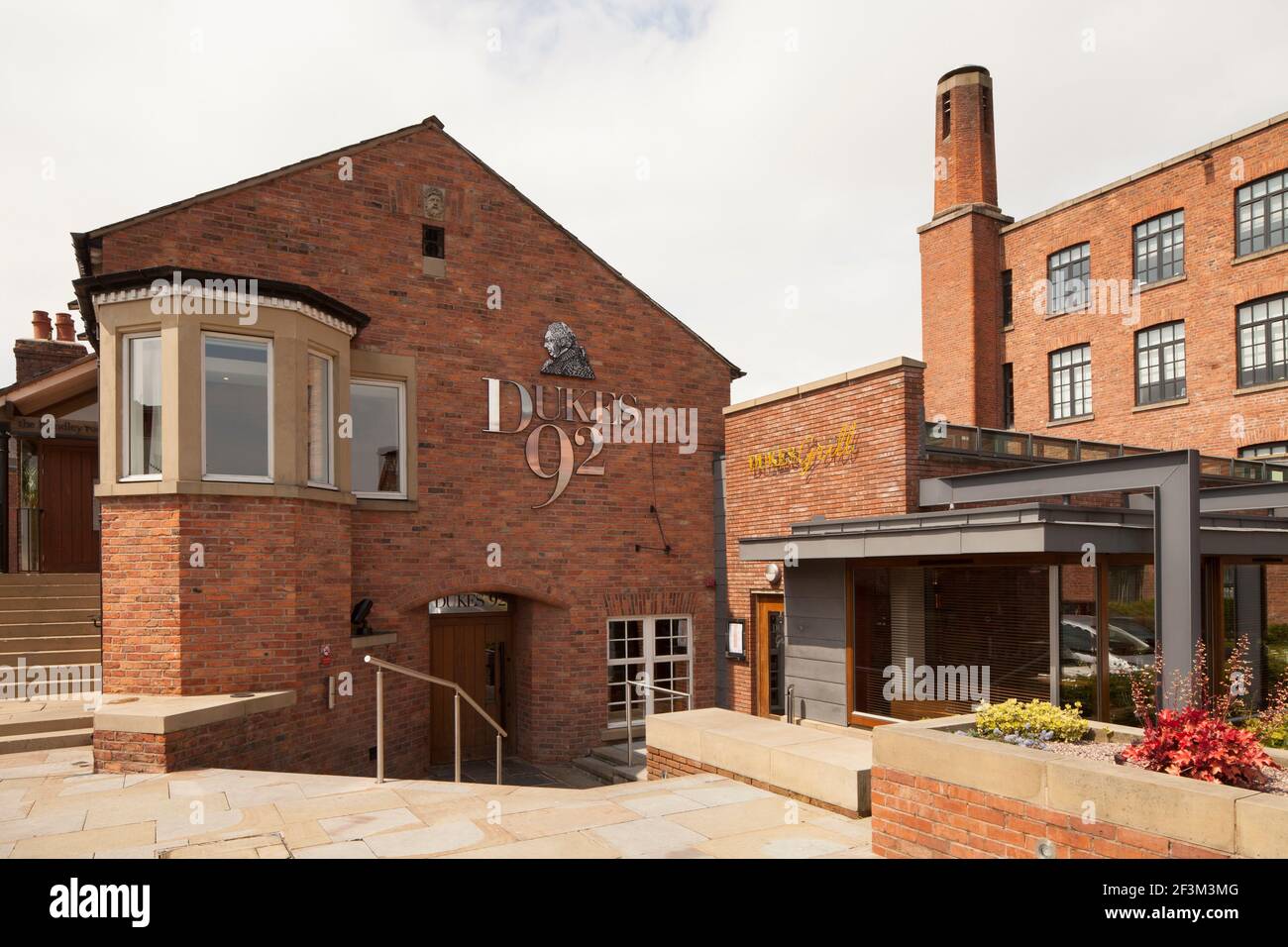 Dukes 92 bar hi-res stock photography and images - Alamy